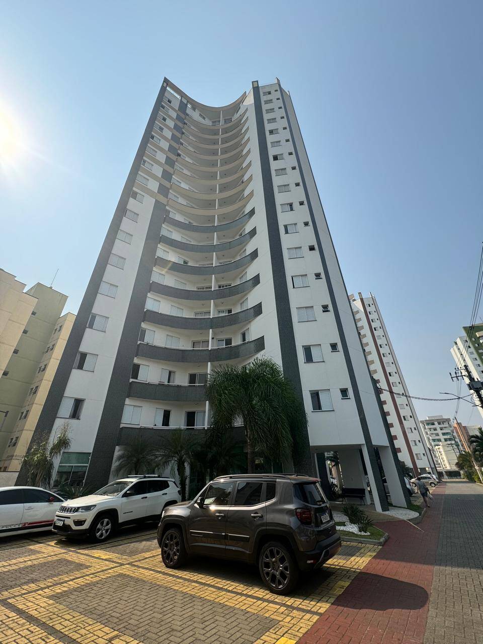 Apartamento 2 Dormitórios (1 Suite) Condomínio Village Towers - 510